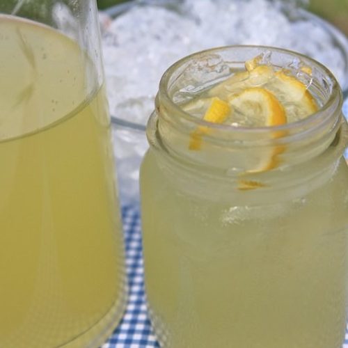 Easy Homemade Lemonade Recipe - Old Fashioned