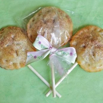Pretty Apple Pie Pops Recipe- Pie On a Stick