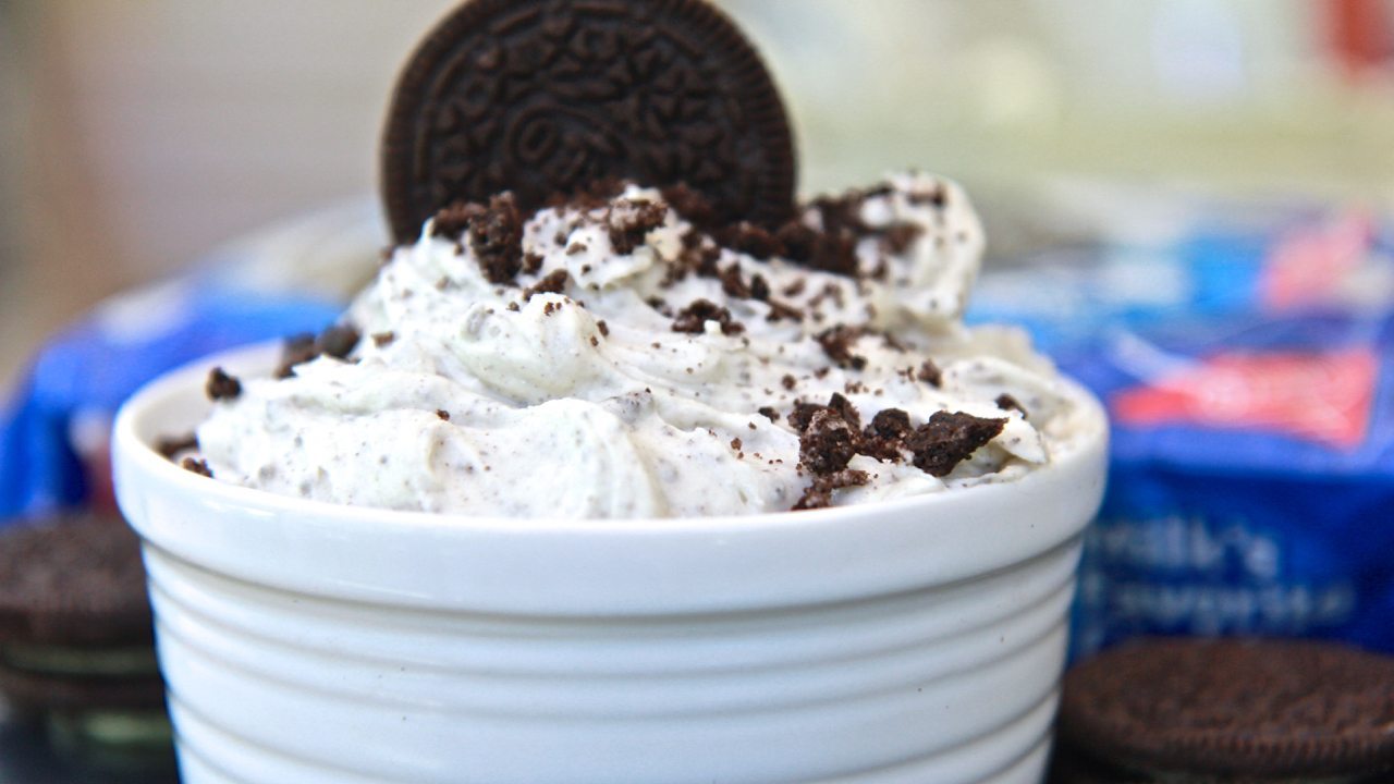 Cookies n Cream Buttercream Frosting Recipe