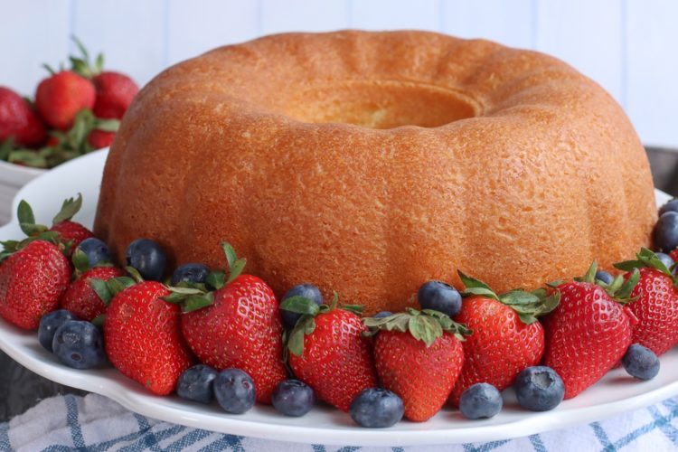 The BEST Million-Dollar Pound Cake Recipe {So Moist and Fluffy}