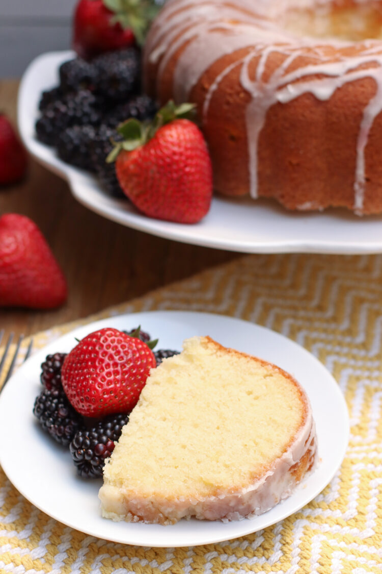 The BEST Million-Dollar Pound Cake Recipe {So Moist and Fluffy}