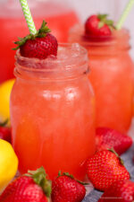 The BEST Strawberry Lemonade Recipe - Country Style